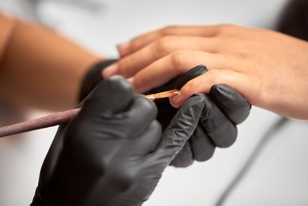 Gele negle guide: Sådan laver du dem (trin-for-trin)